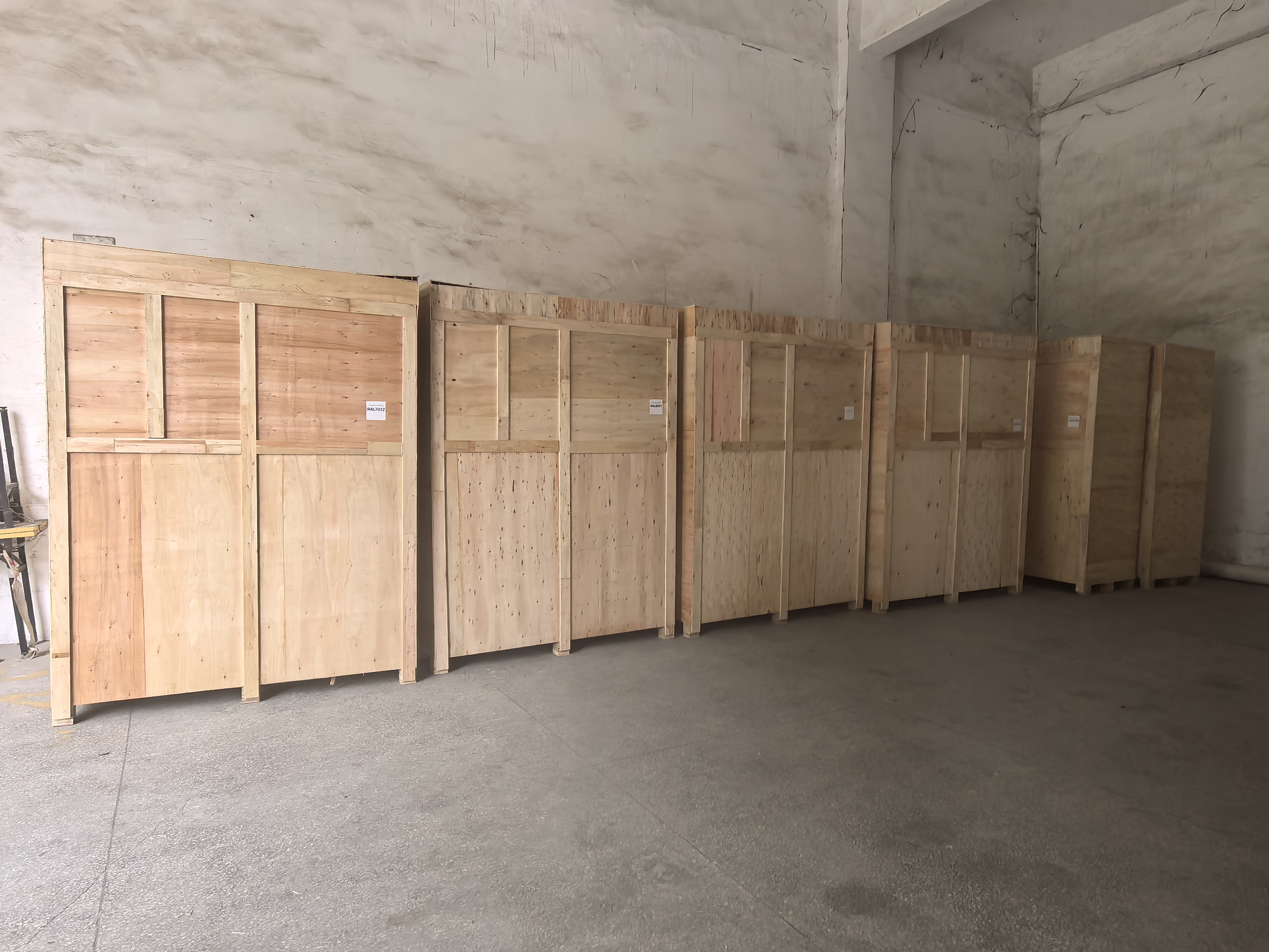 latest company news about Israel Customer 5 Sets of Gas Cylinder Cabinets Delivery Notice  0