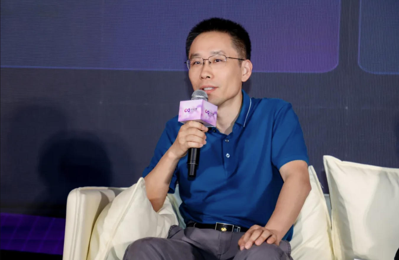 宜选科技高级副总裁陈尔航在峰会现场分享